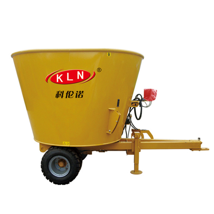 220v Self Propelled TMR Mixer 1000kg / H Output Mesin Campuran Pakan Ternak